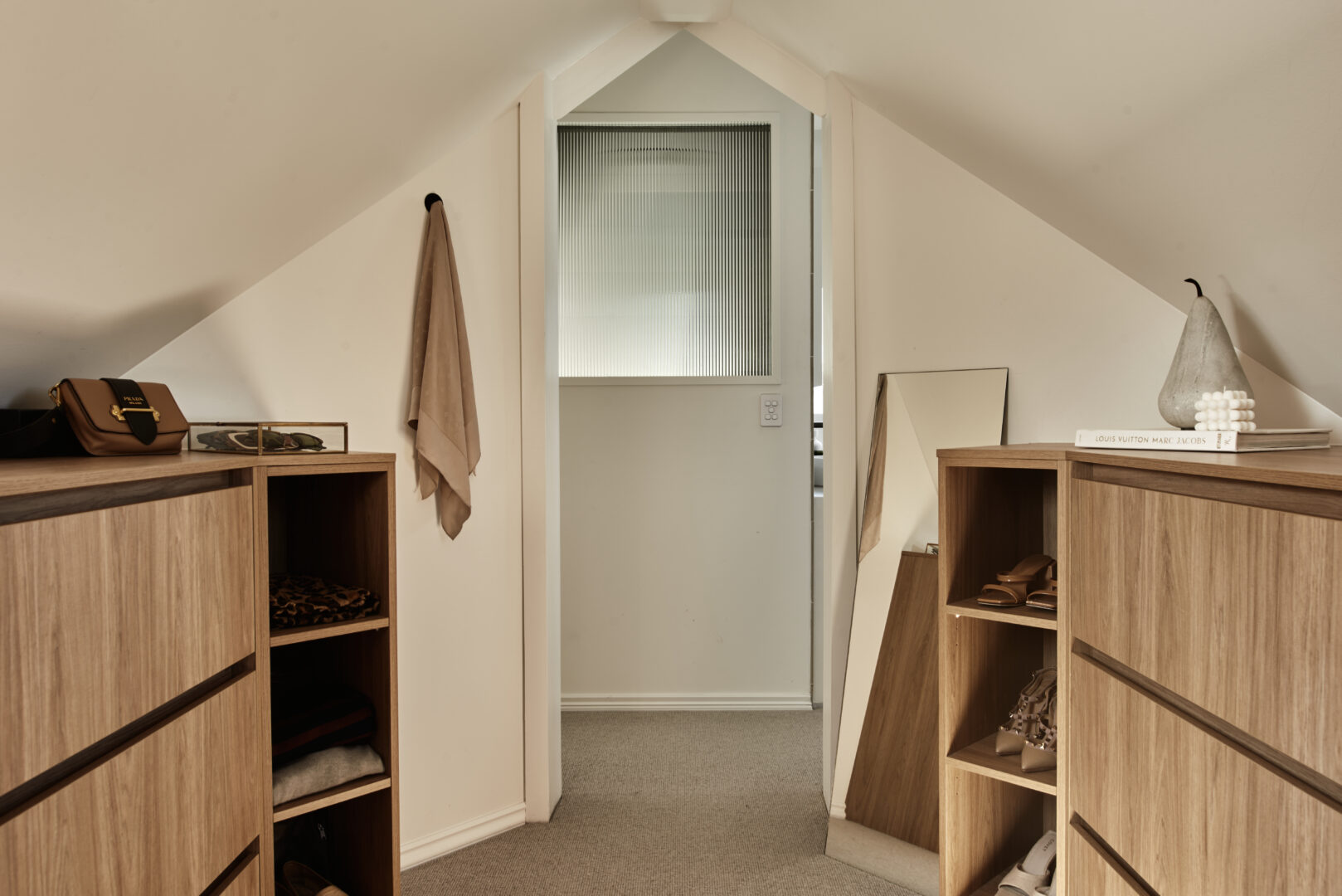 Maximizing Small Spaces: 5 Smart Wardrobe Solutions